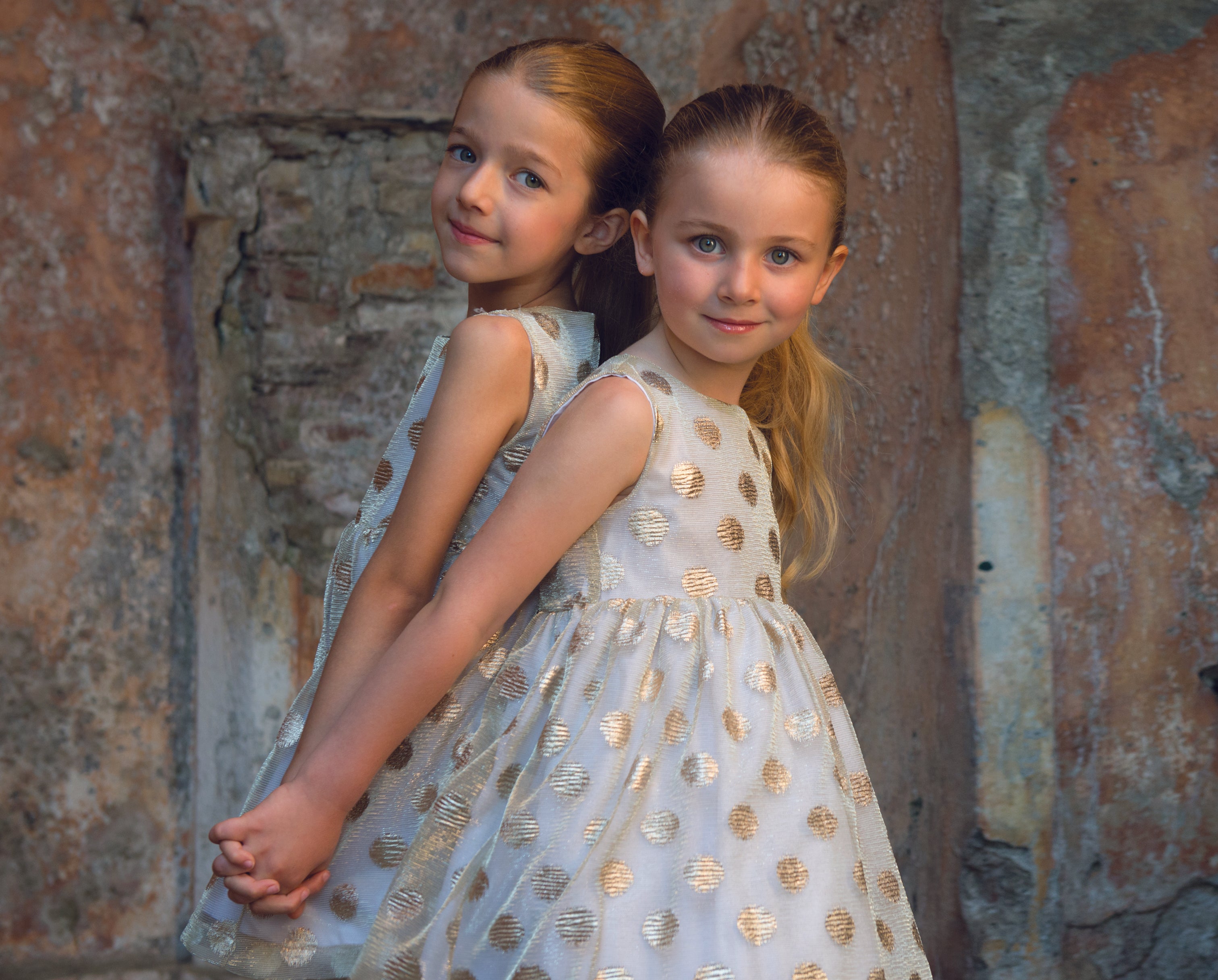 ABITO POIS ORO – Magil