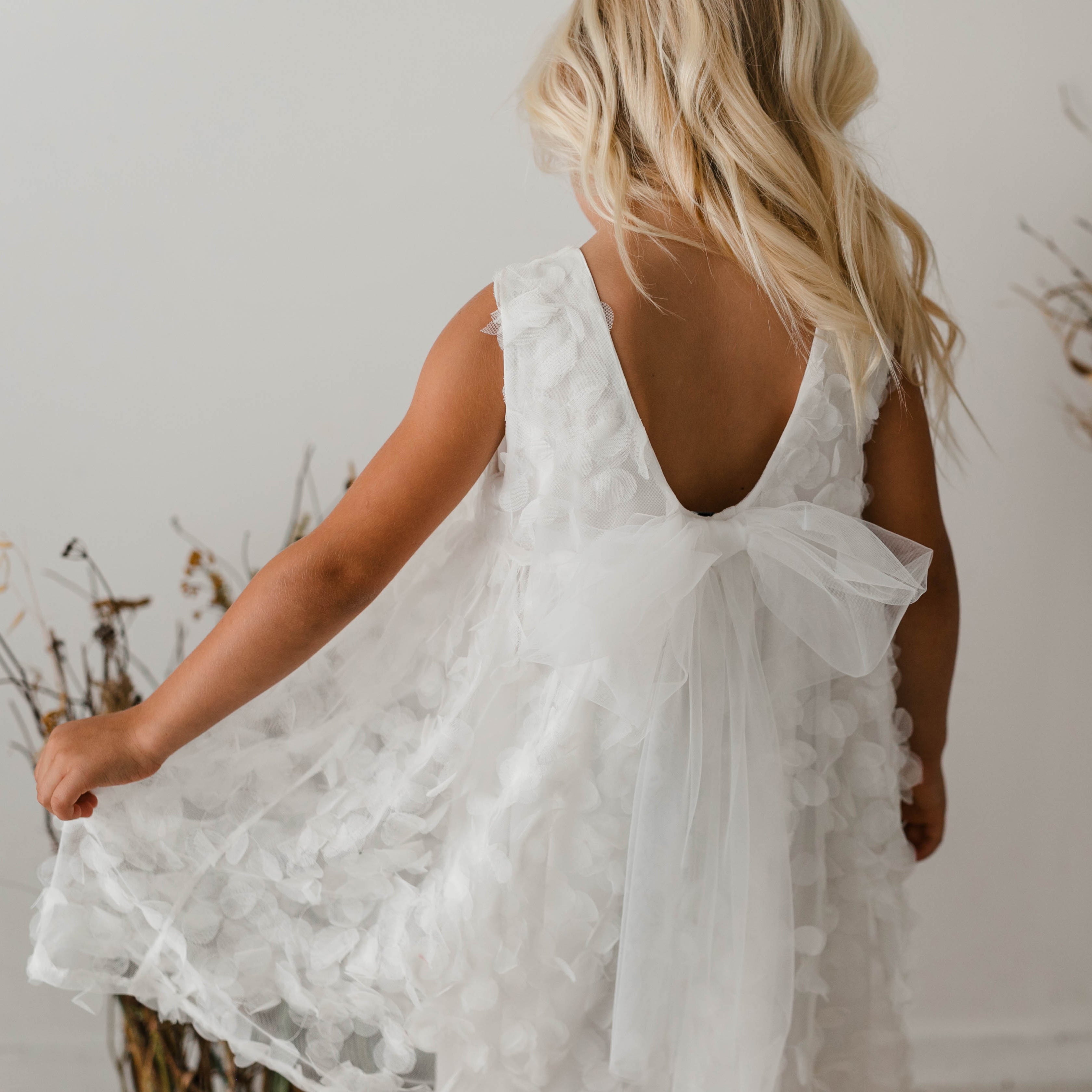 ABITO PETALOSO CON FIOCCO – Magil