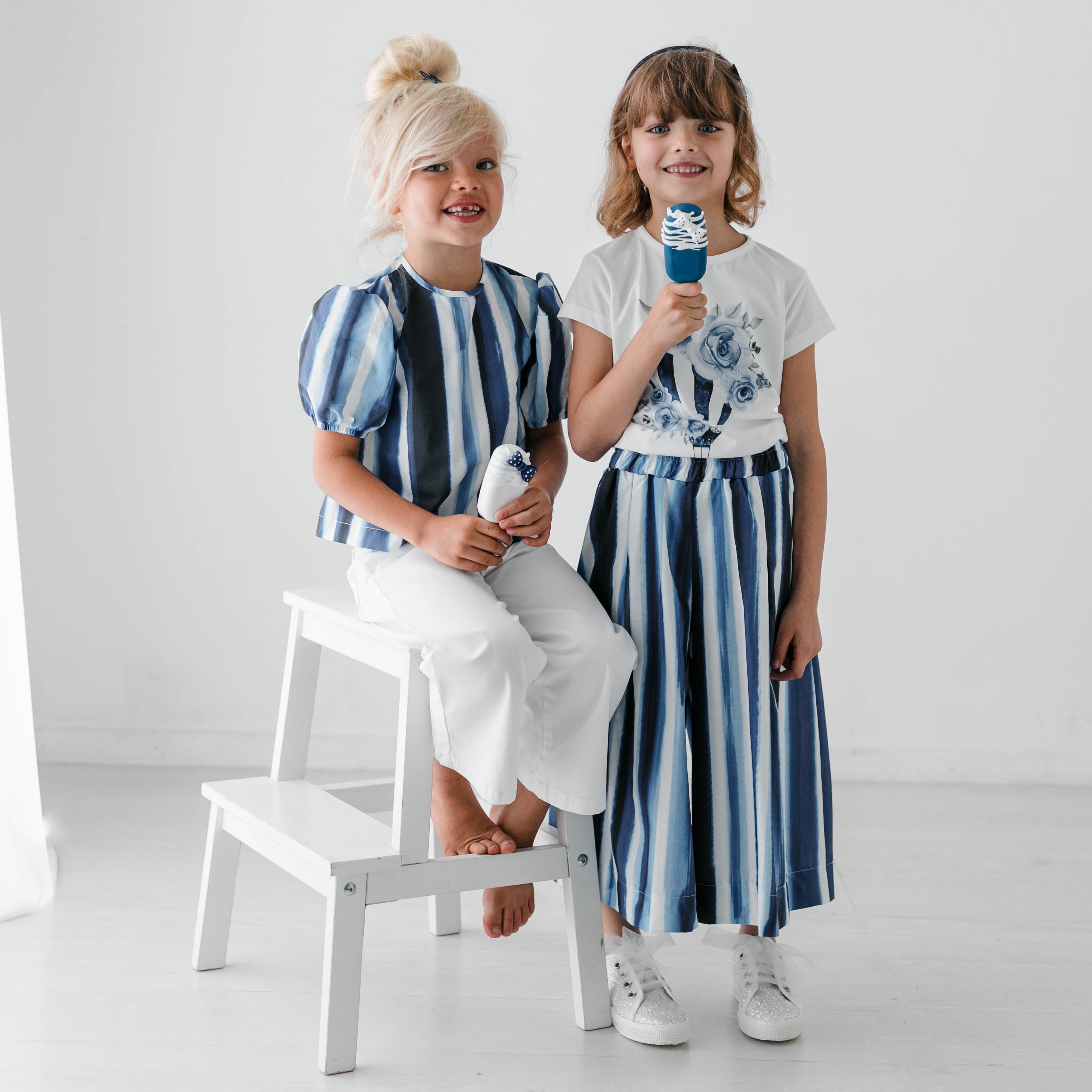 TOP CROPPED CON MANICHE A SBUFFO – Magil